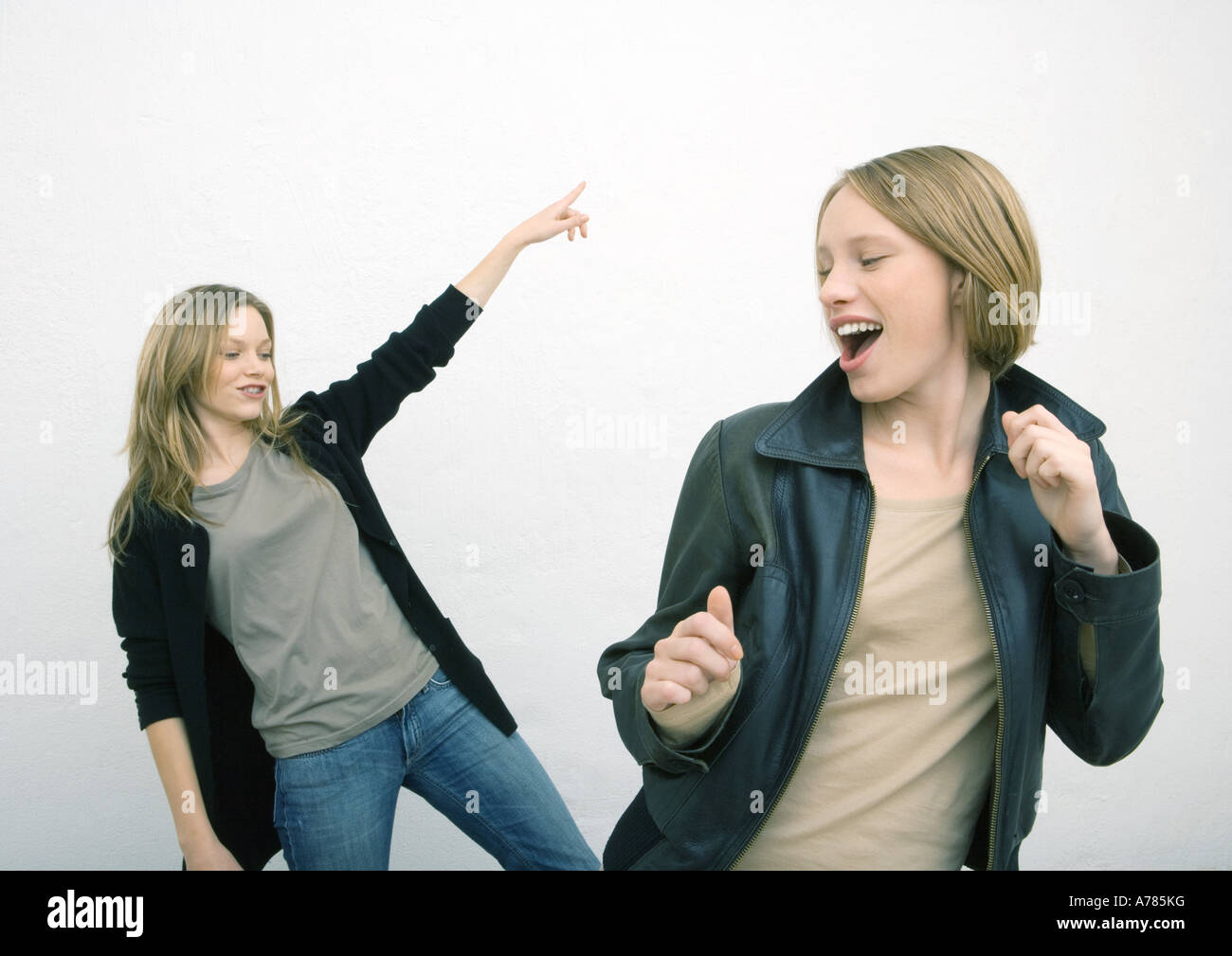 Two young adolescent female females women hi-res stock photography and ...