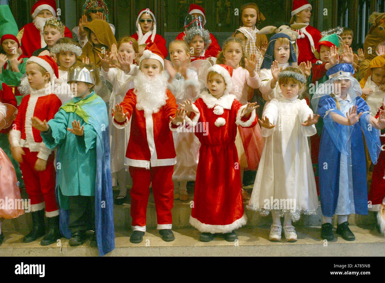 Christmas carols choir hi-res stock photography and images - Alamy