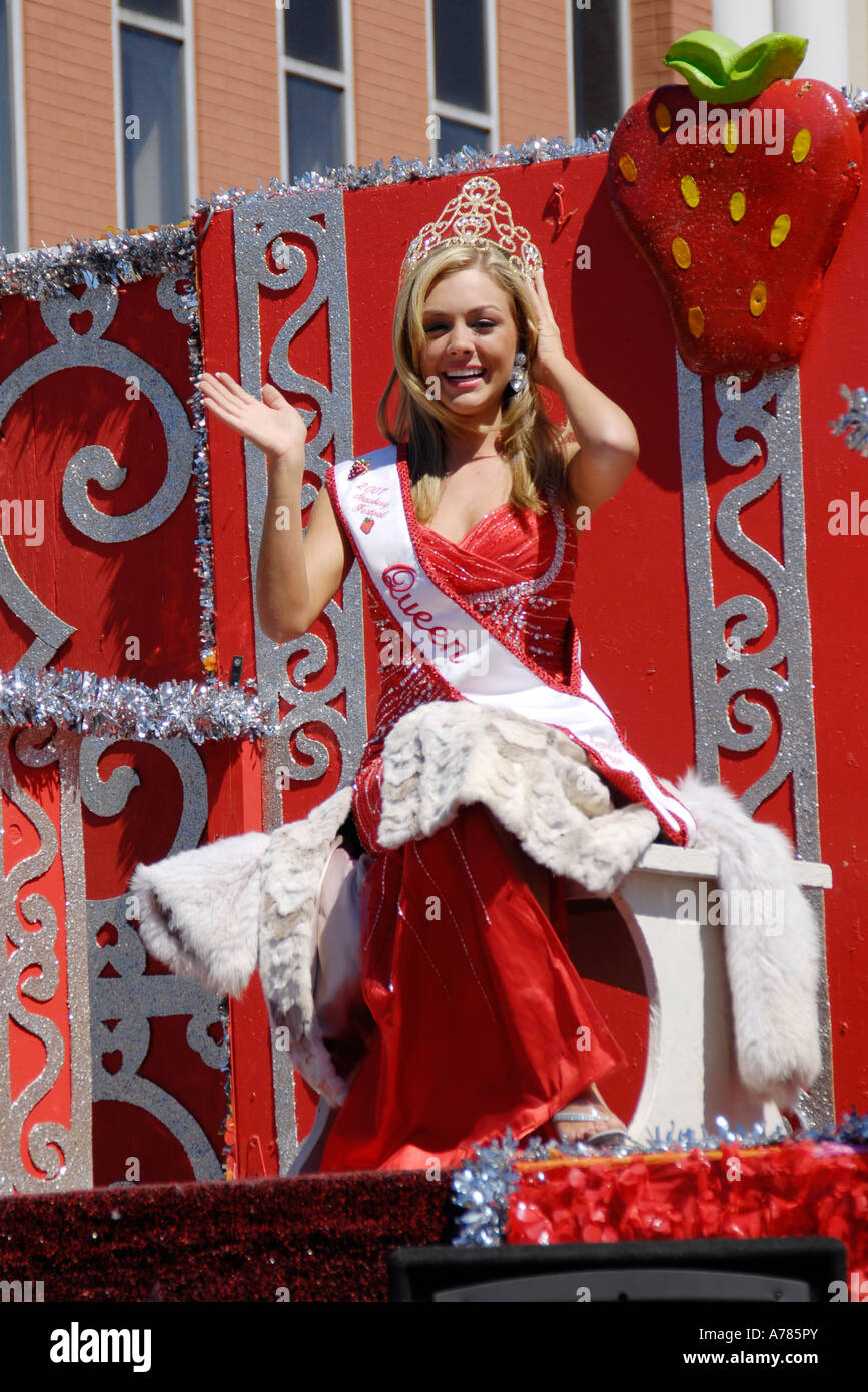 Beauty Queens Participate in Strawberry Festival Parade Plant City ...
