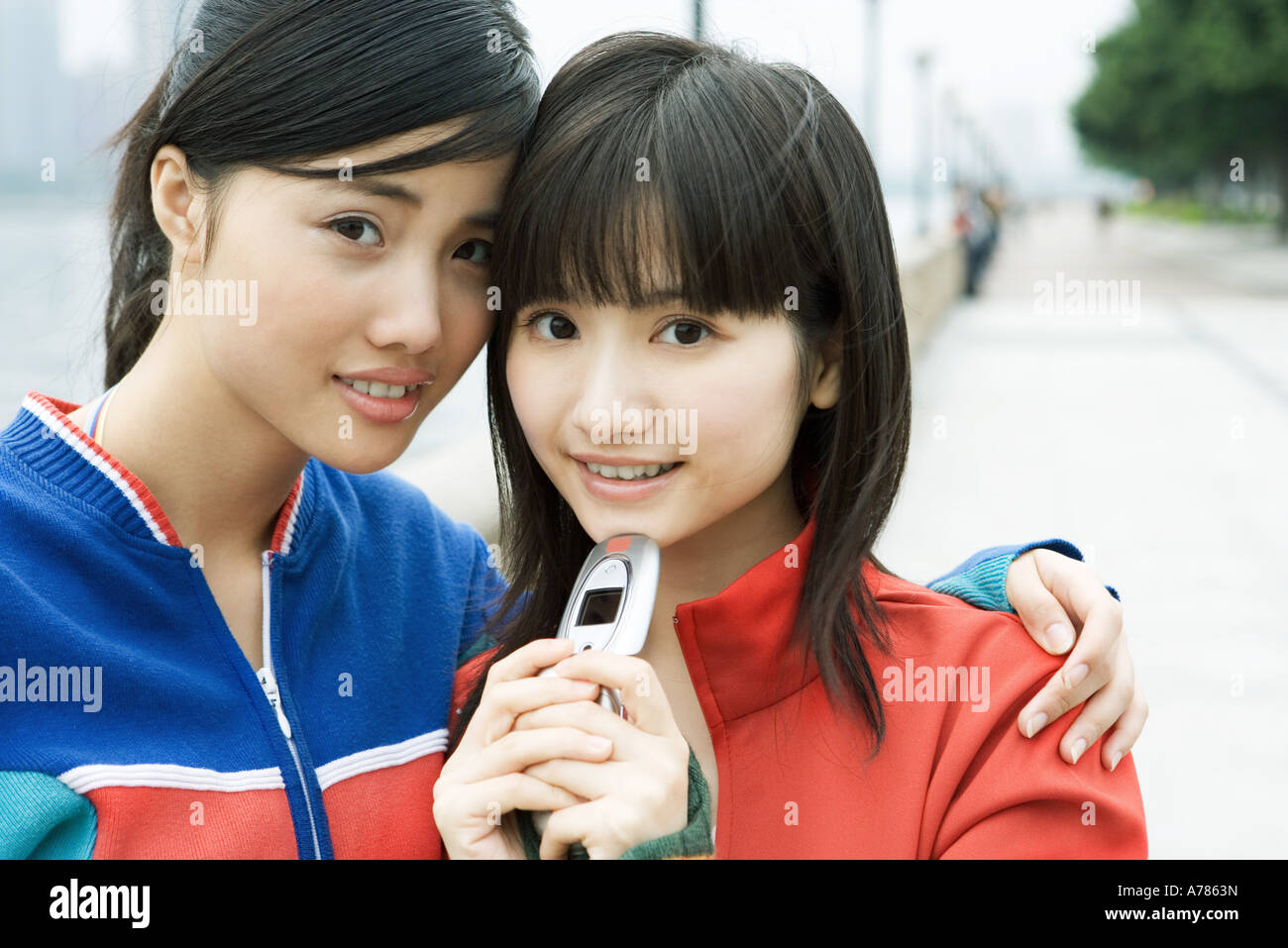 Hands holding mobile phones cameras hi-res stock photography and images ...