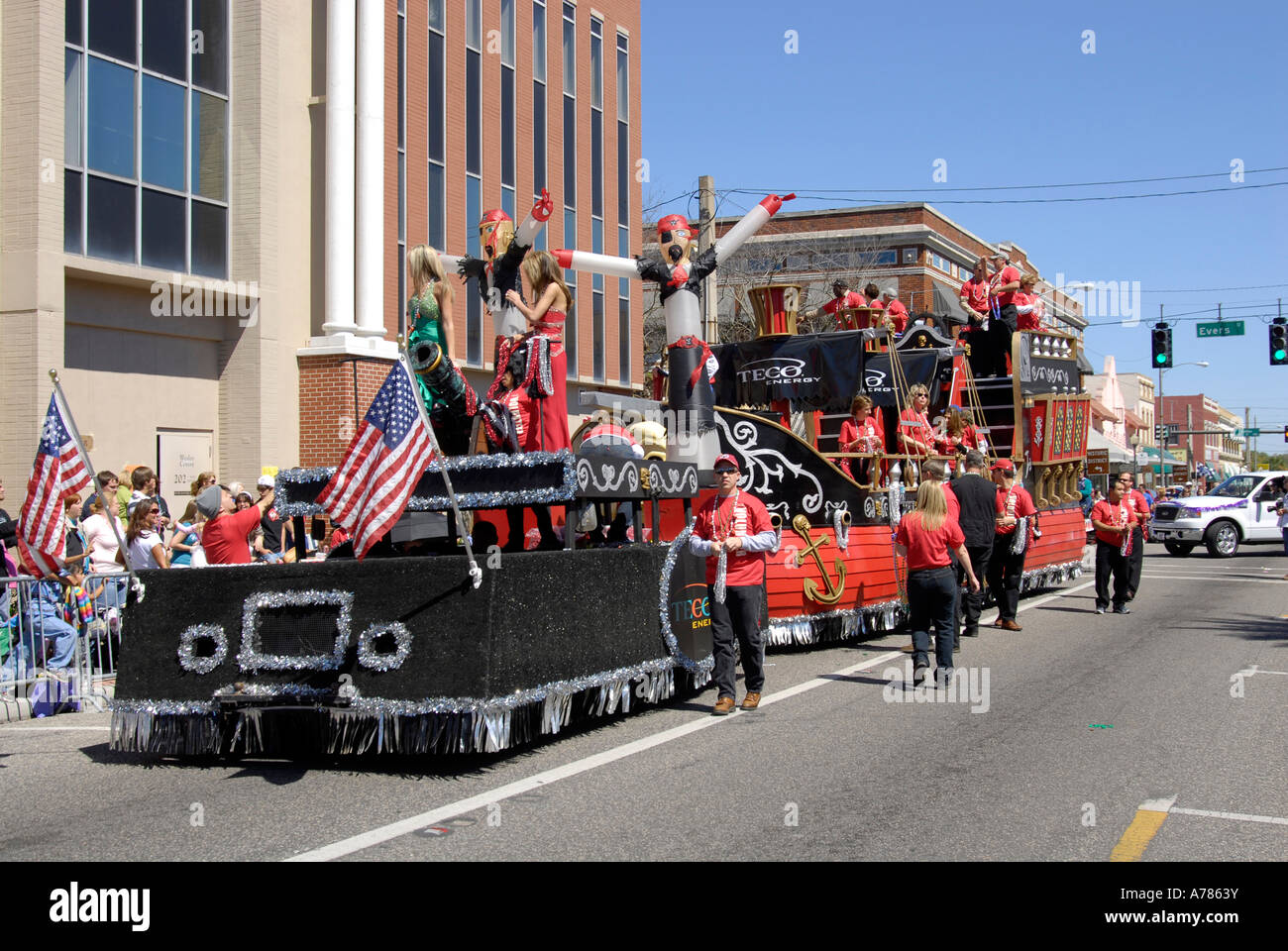 Parade float hi-res stock photography and images - Alamy