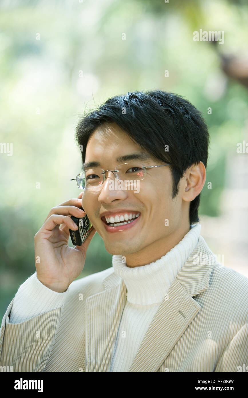Man using cell phone, smiling Stock Photo - Alamy