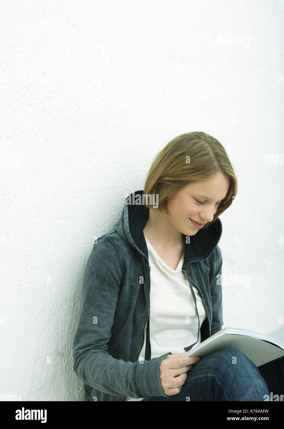 Teenage girl reading, portrait Stock Photo - Alamy