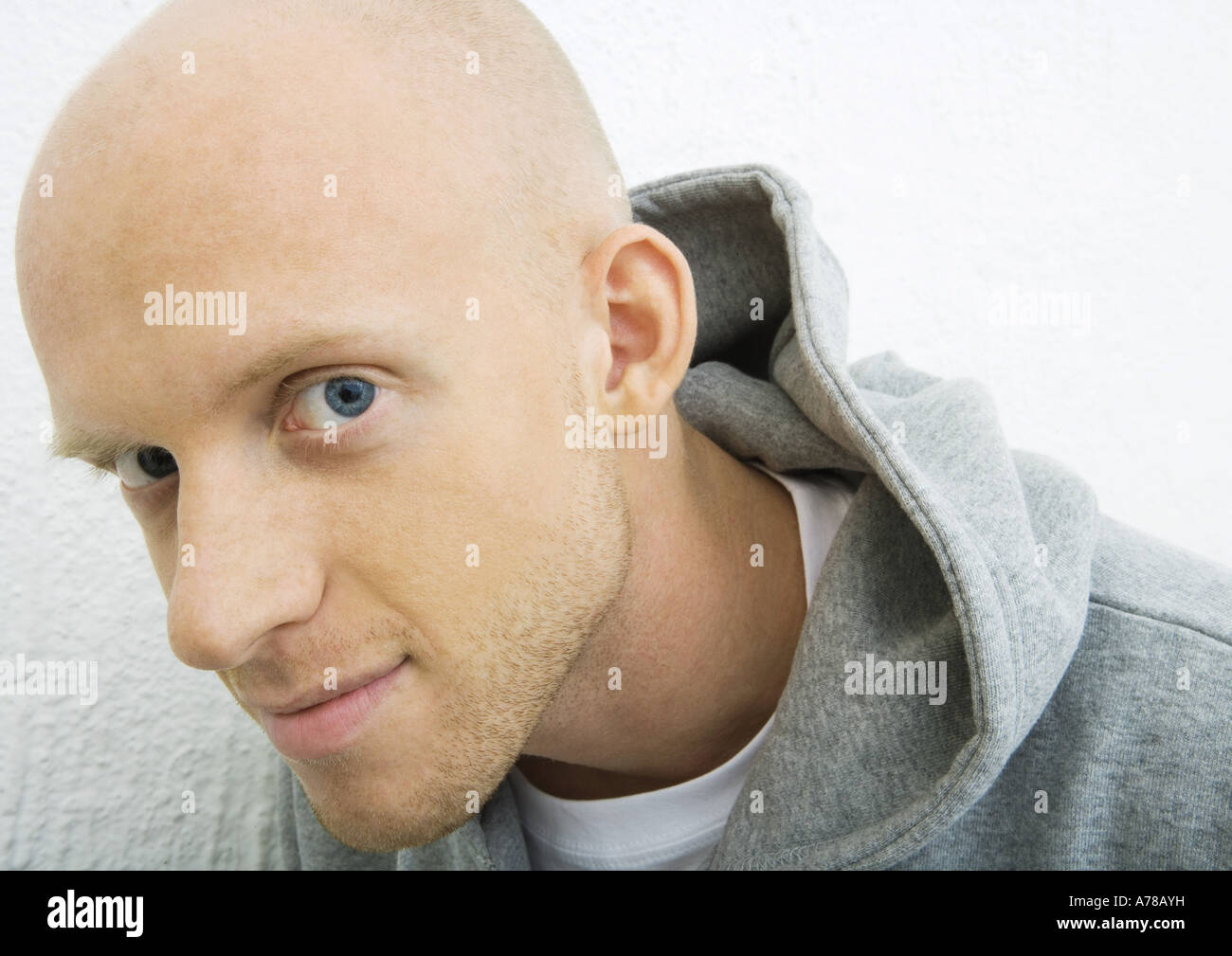 Young man, leaning head toward camera, portrait Stock Photo - Alamy