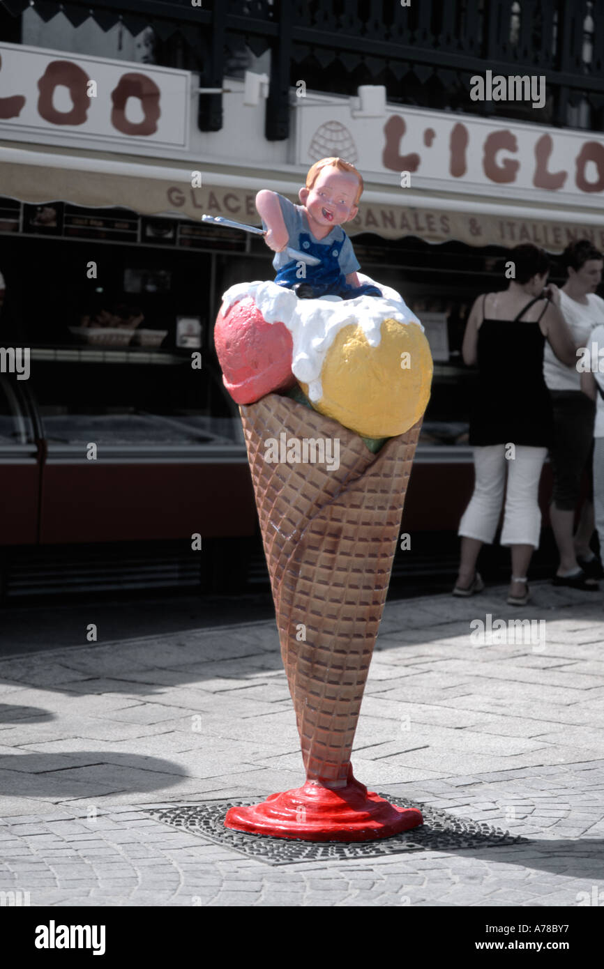 Giant ice cream cone hi-res stock photography and images - Alamy