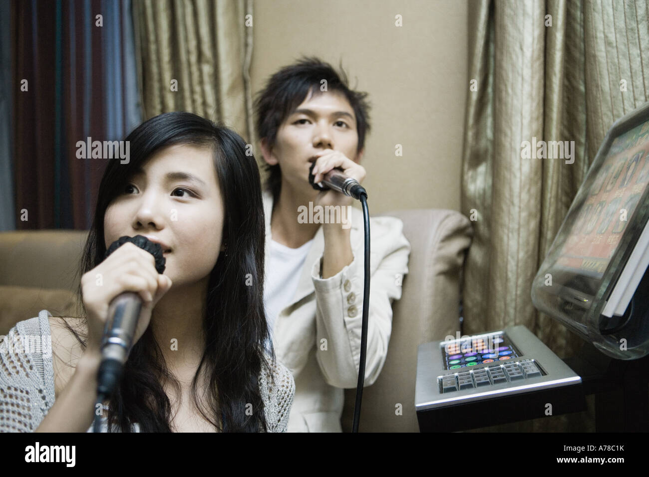 Singing duos hi-res stock photography and images - Alamy