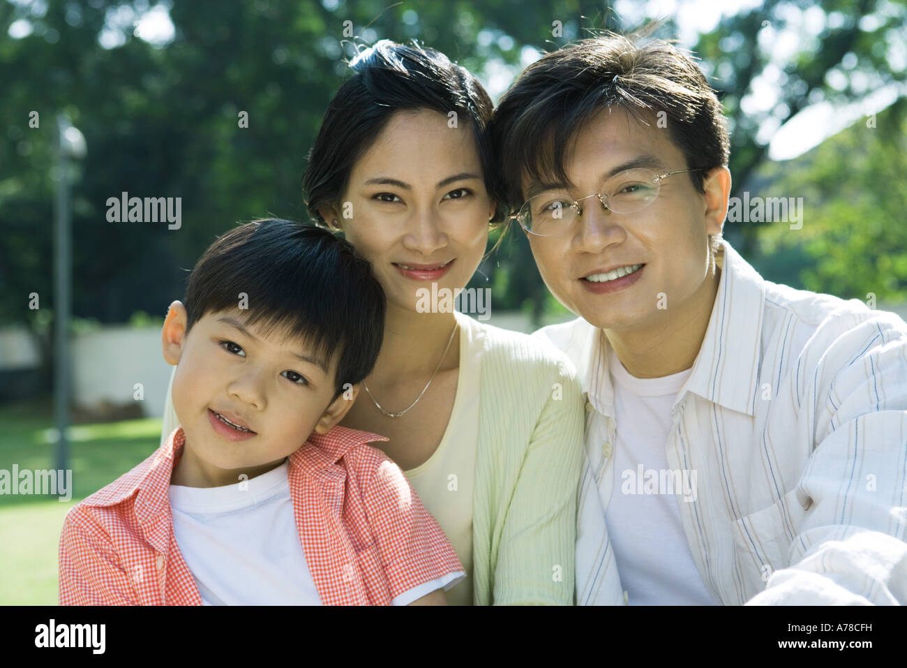 Nuclear family portraits hi-res stock photography and images - Alamy