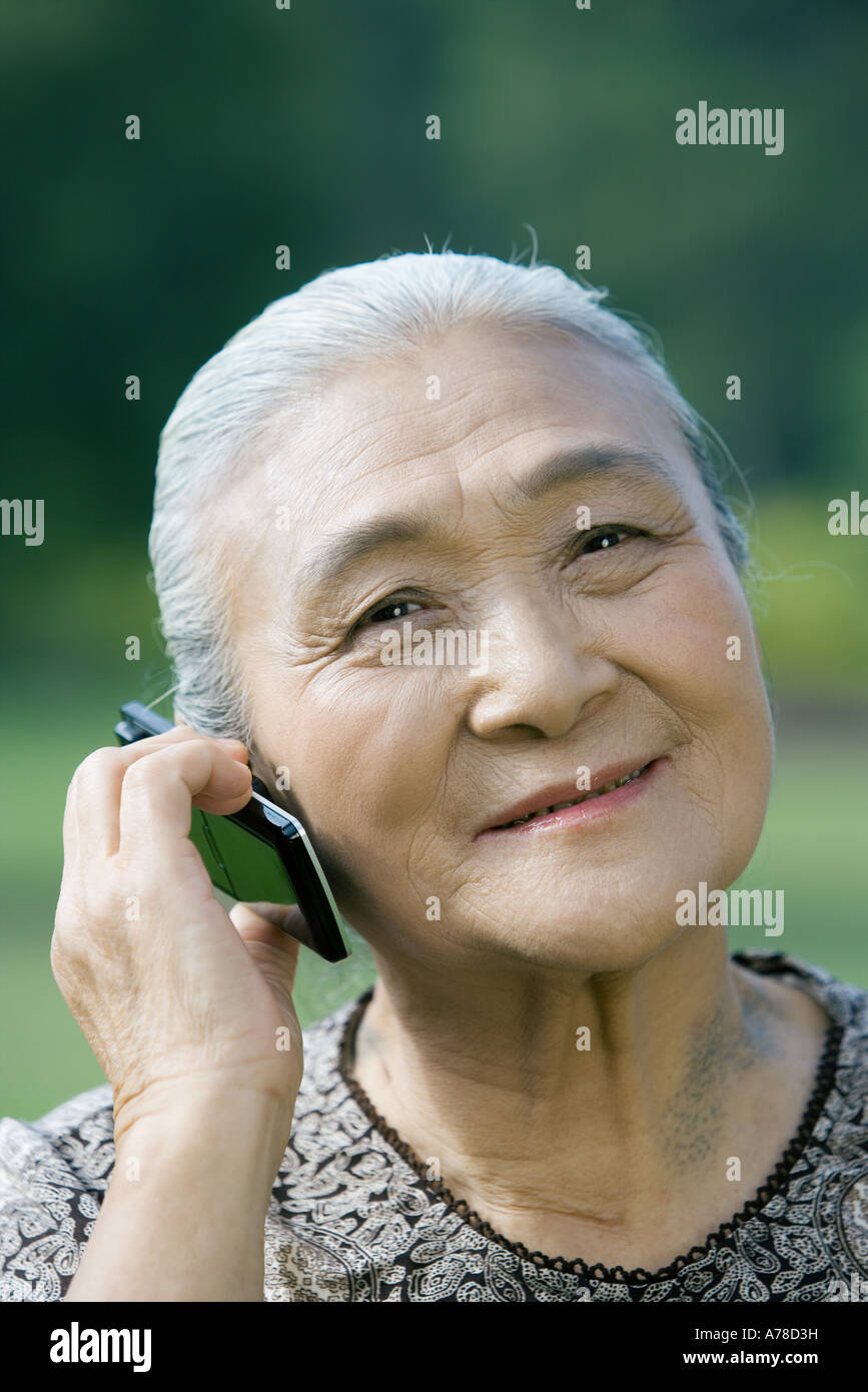 People using old cameras hi-res stock photography and images - Alamy