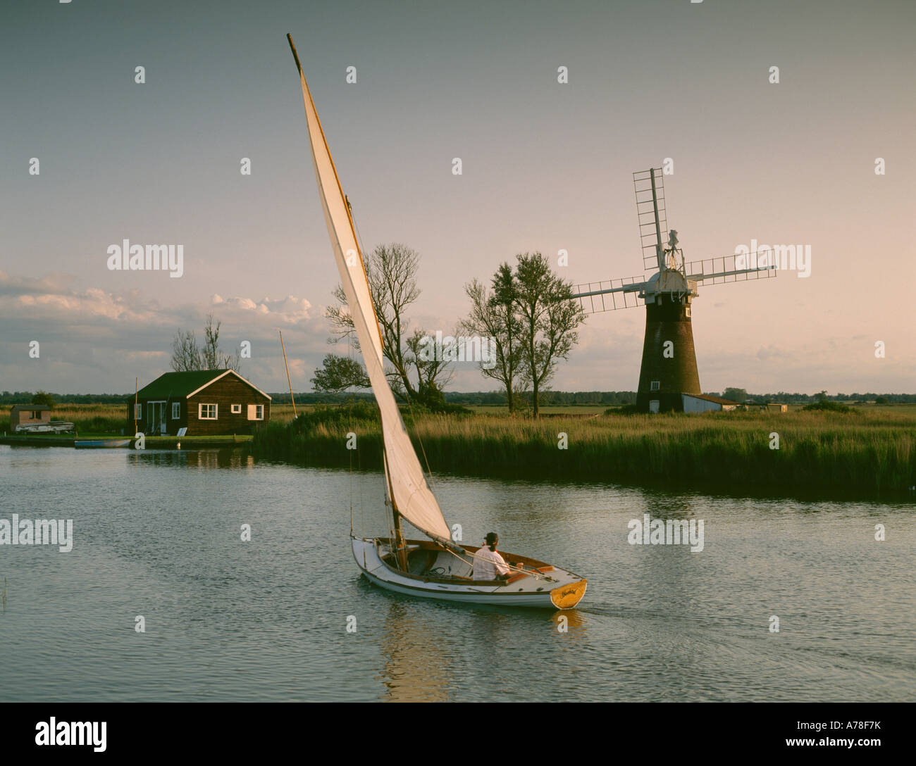 sailing yacht on river thurne, norfolk, england Stock Photo - Alamy