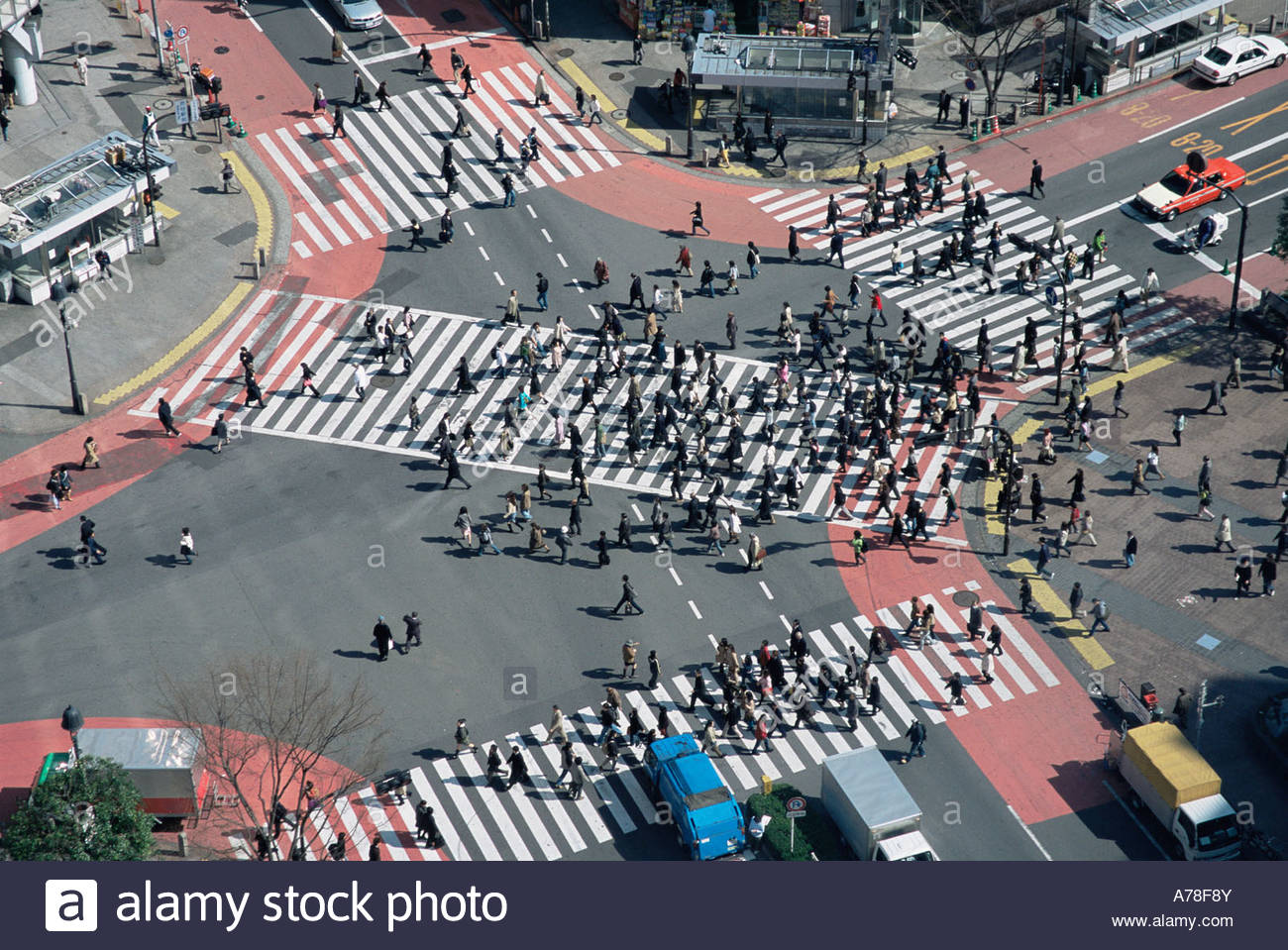 Pedestrians Crossing Road Stock Photos & Pedestrians Crossing Road ...