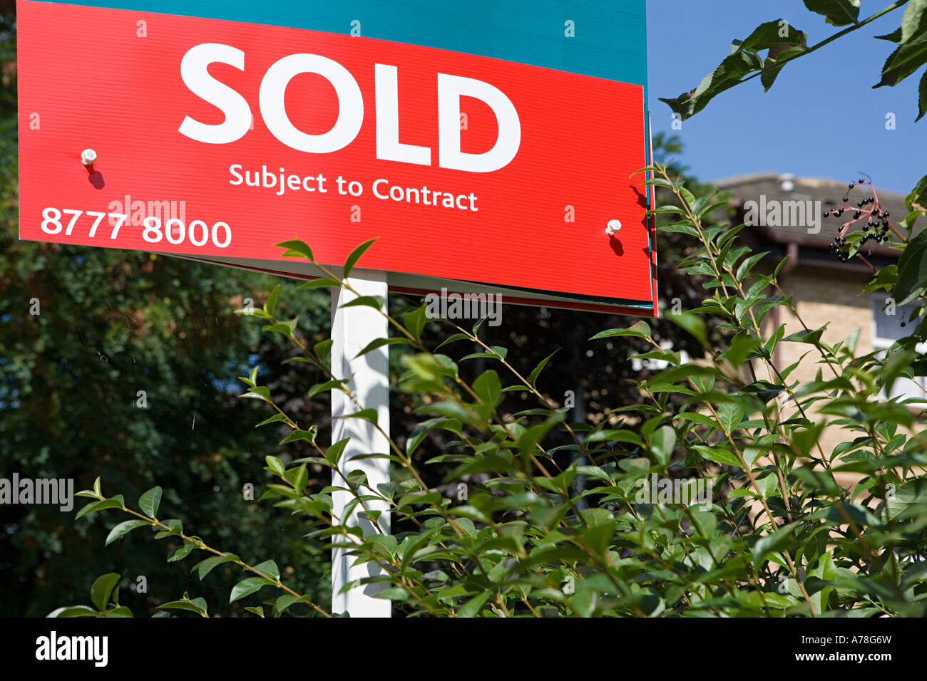 Sold sign hi-res stock photography and images - Alamy