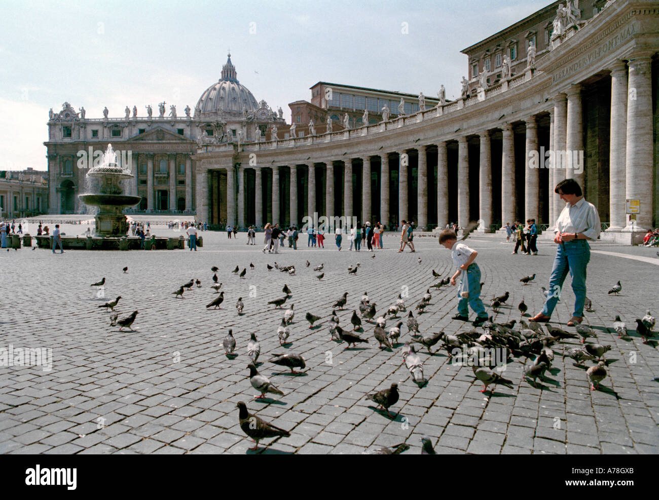 Feeding the pigeons St.Peter's Square, Rome, Italy Stock Photo - Alamy