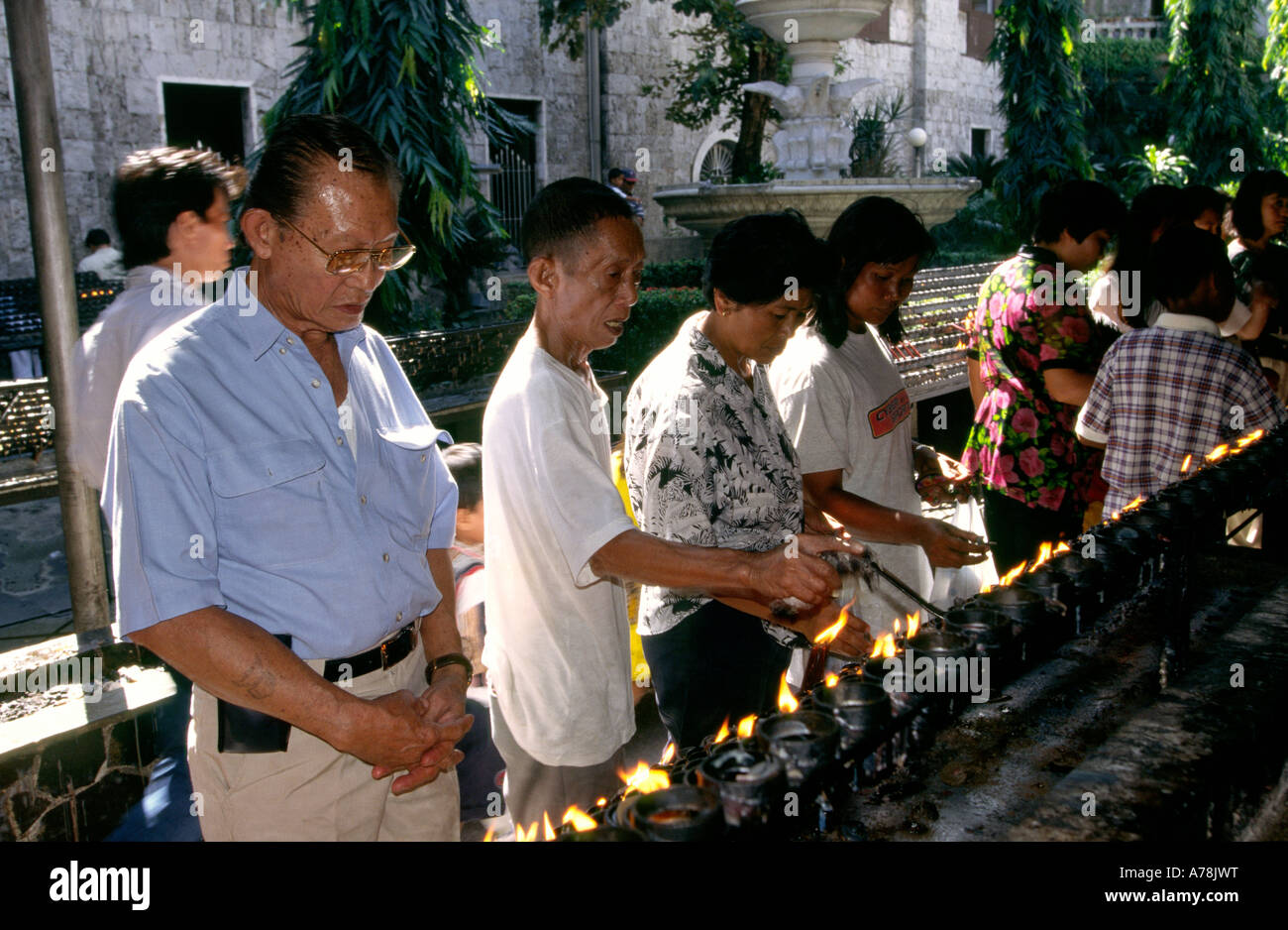 Philippines Cebu religion Basilica Minore del Santo Nino worshippers ...