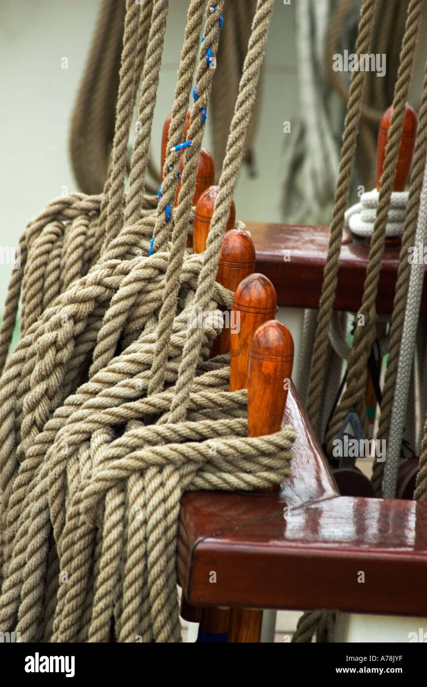 Capstan knot hi-res stock photography and images - Alamy