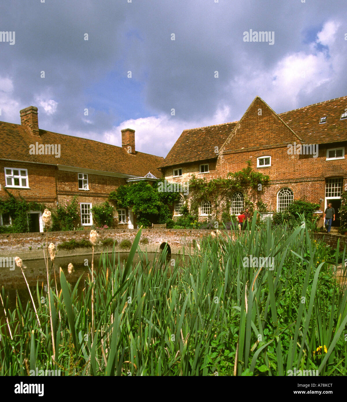 Flatford mill field studies centre hi-res stock photography and images ...