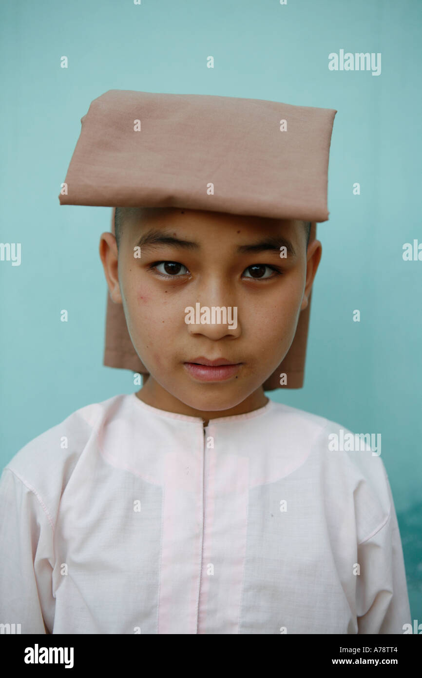 Young nun in Burma (Myanmar Stock Photo - Alamy