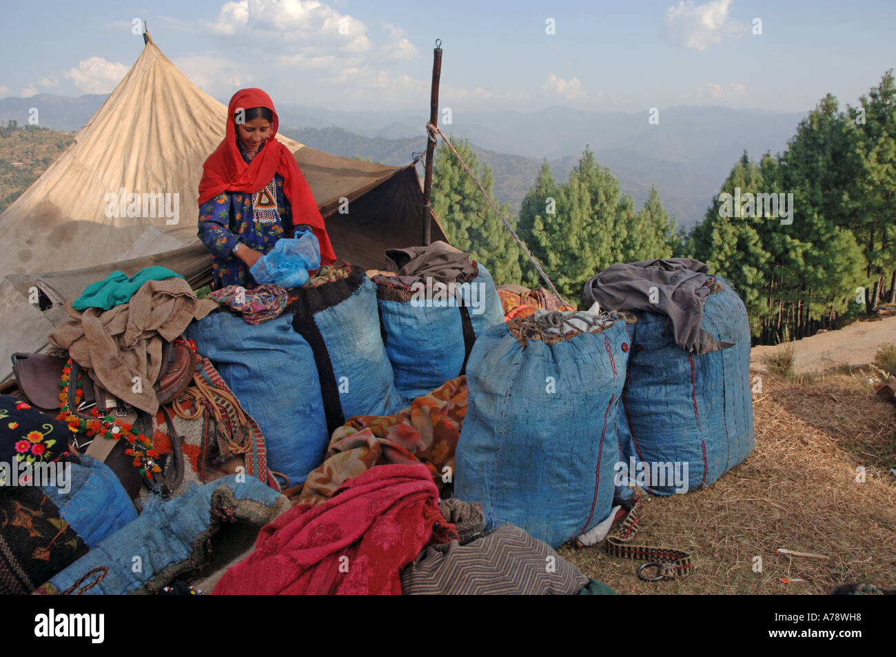 Gypsies pakistan hi-res stock photography and images - Alamy