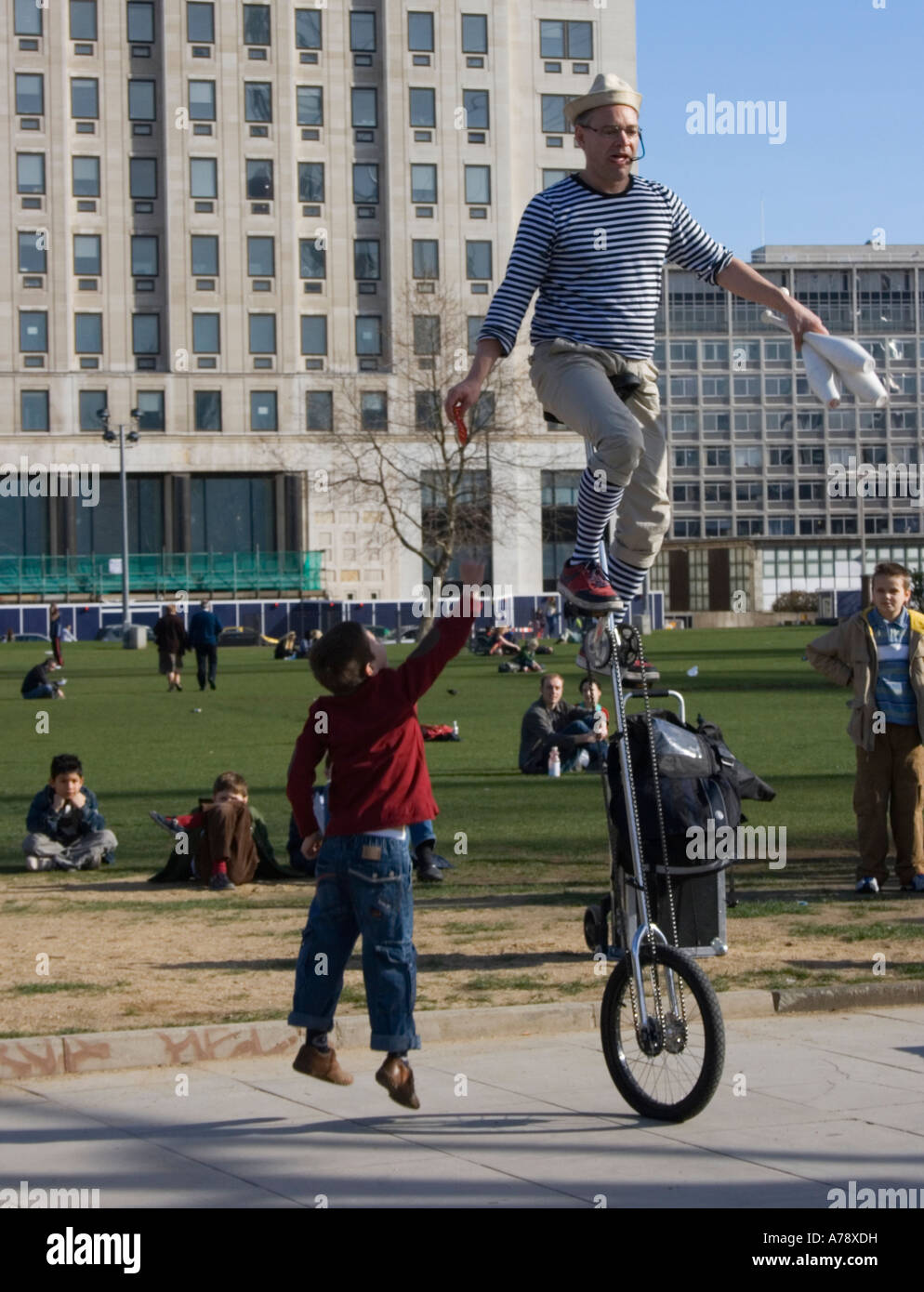 Mono cycle hi-res stock photography and images - Alamy