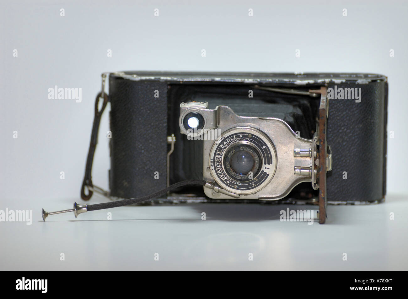 Antique portable bellows camera from the 1930s Stock Photo - Alamy