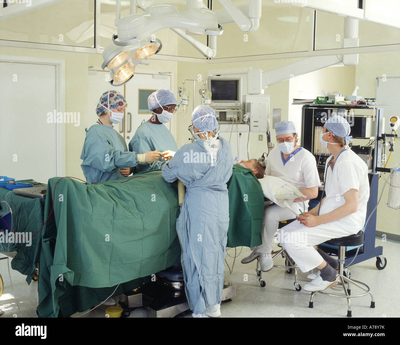OPERATING THEATRE TEAM Stock Photo - Alamy