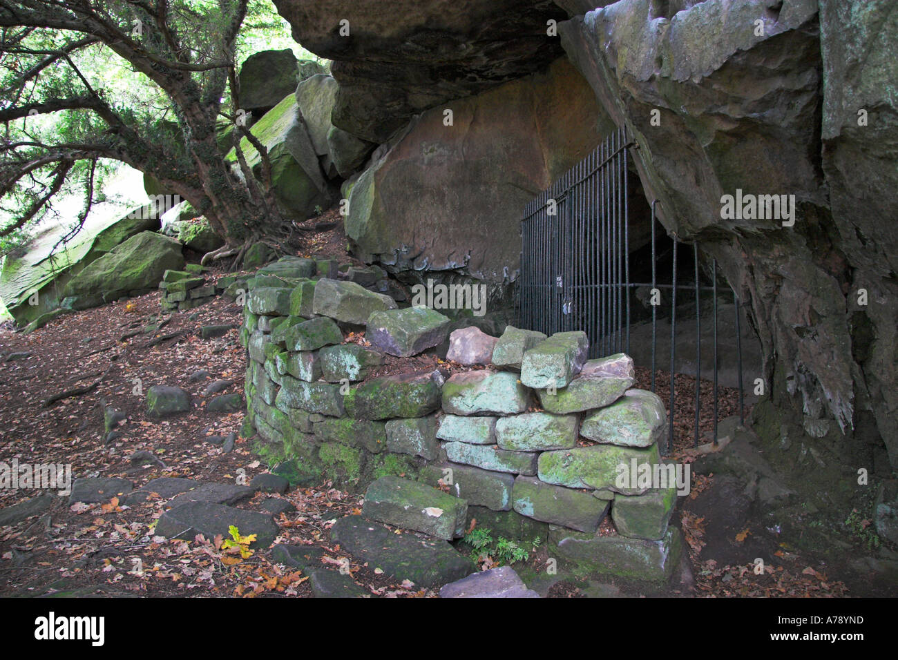 Hermit's Cave near Robin Hood's Stride, Harthill Moor, Peak District ...