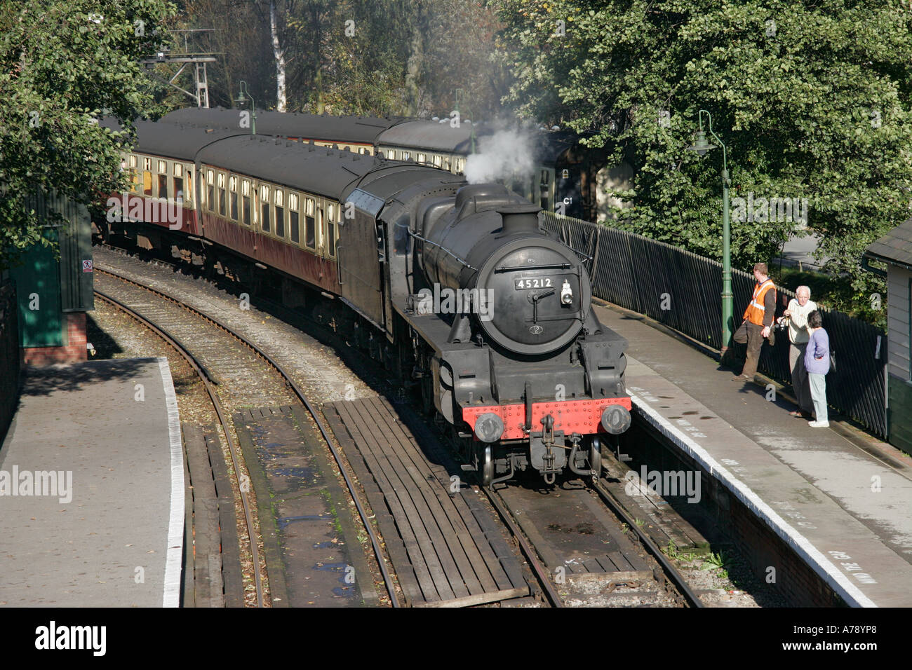 Steam angine approaching Pickering Station, North York Moors Railway ...