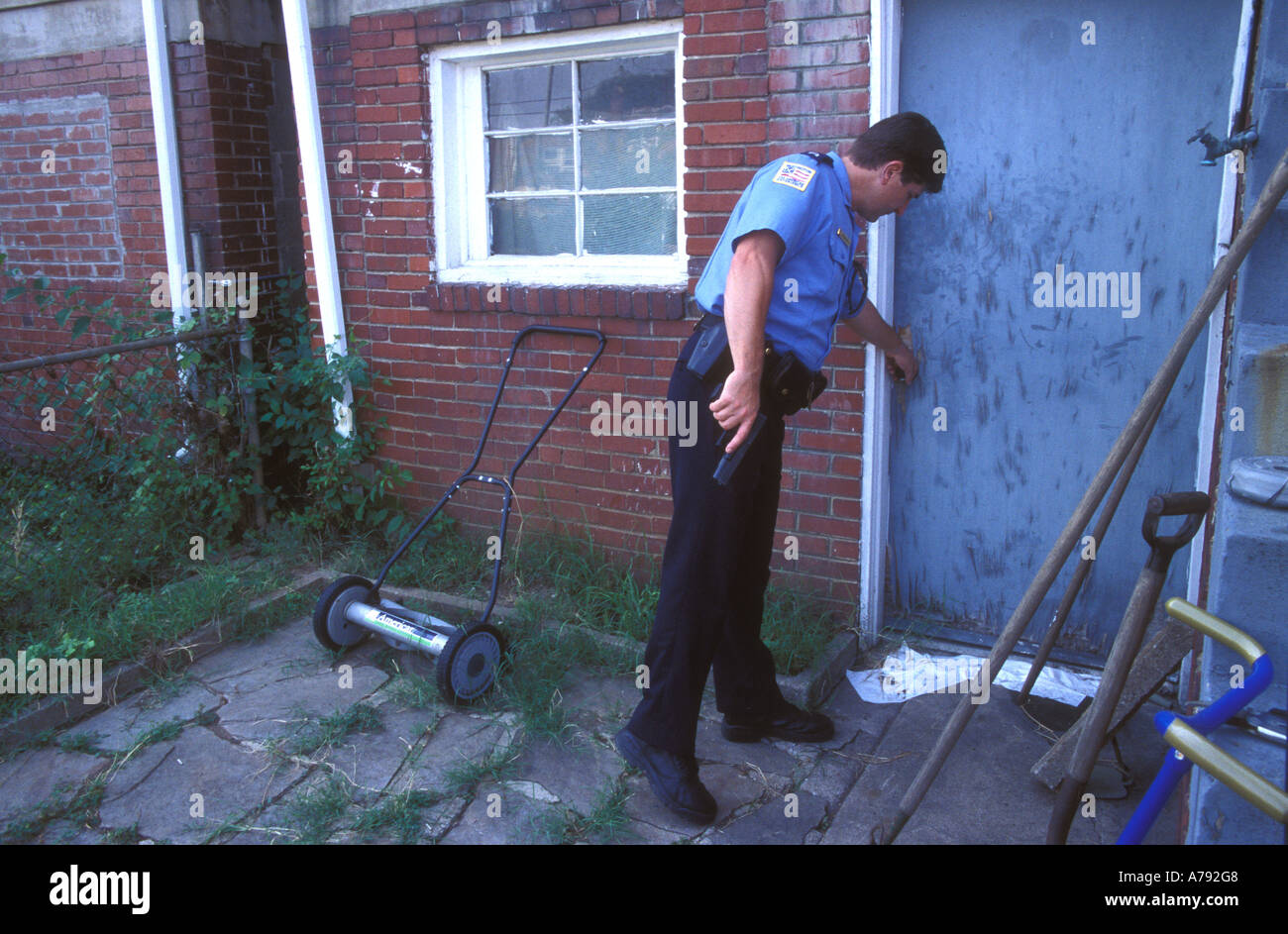 Police officer draws gun hi-res stock photography and images - Alamy