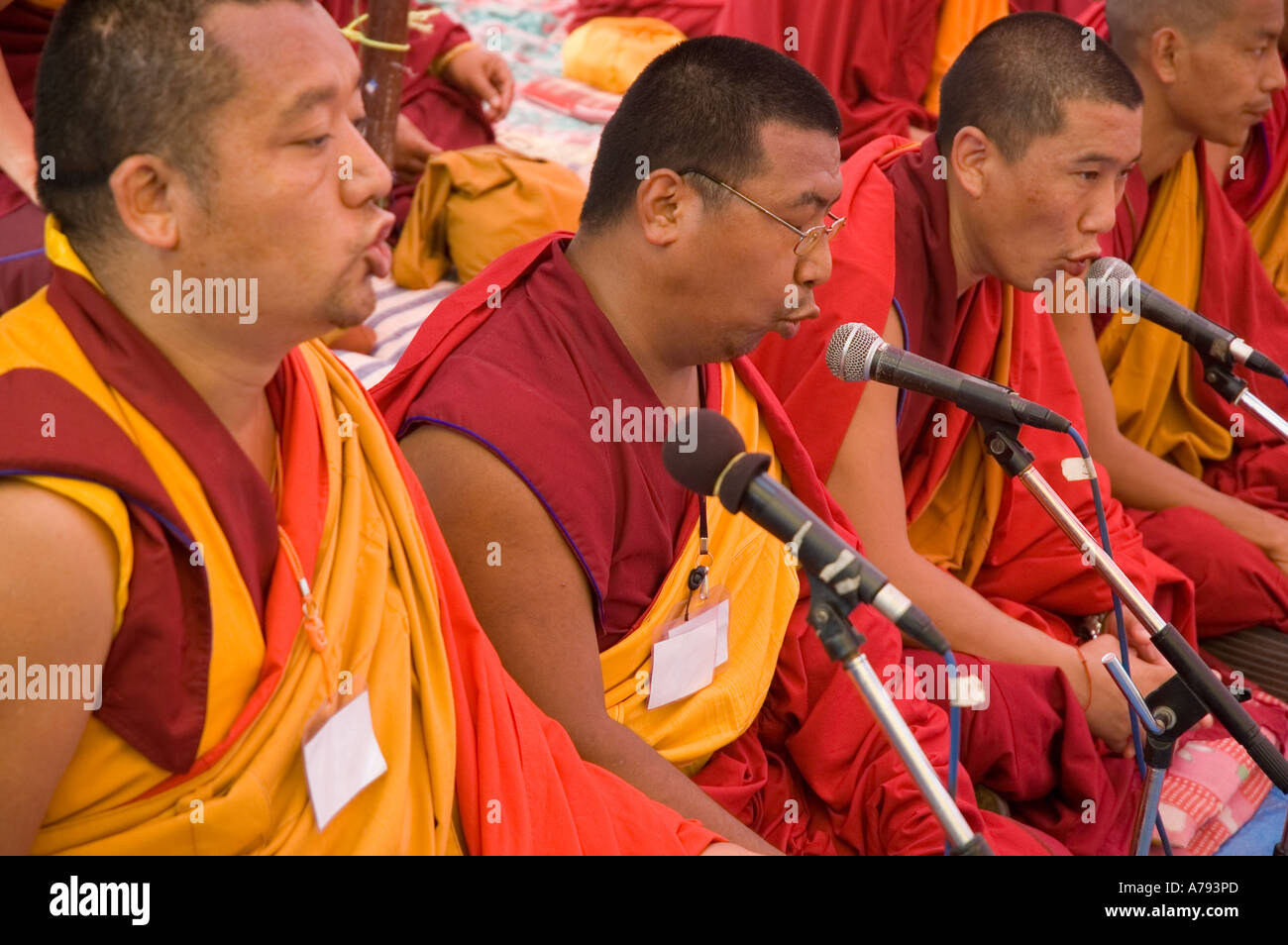 Tibetan monks chanting hi-res stock photography and images - Alamy
