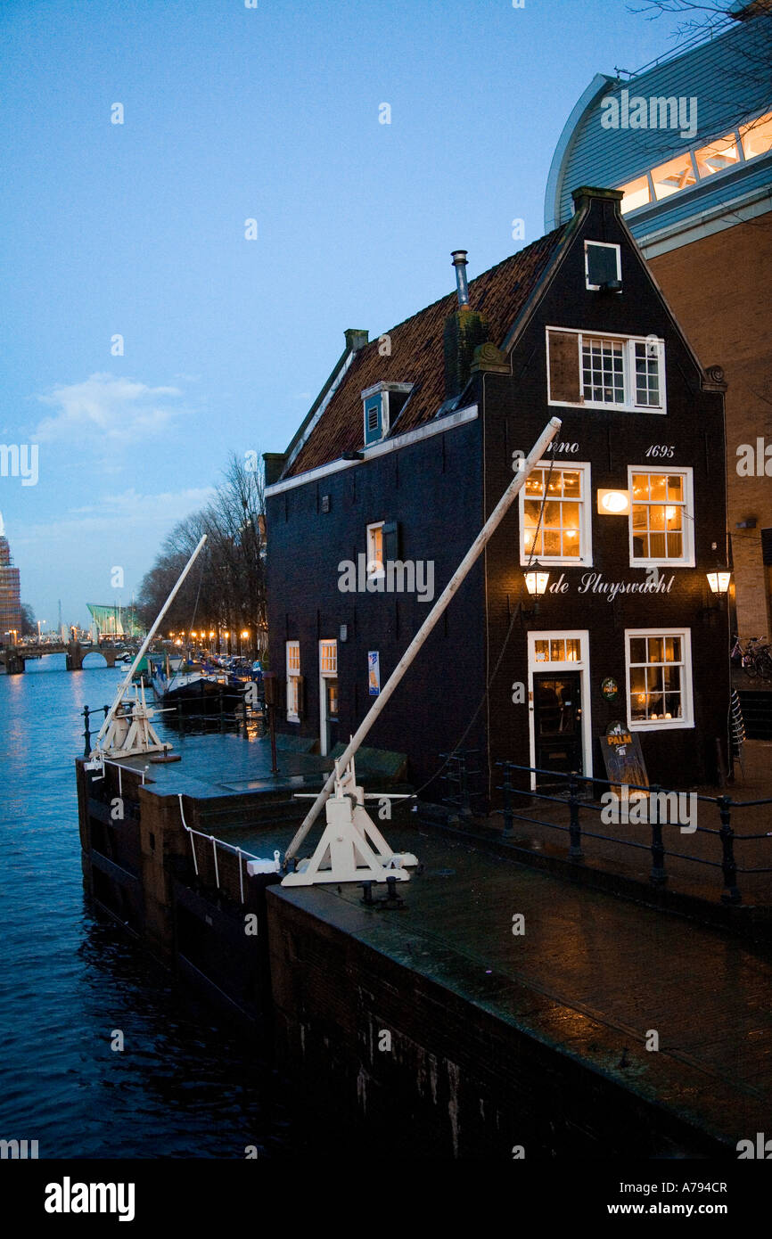 old traditional dutch building on amsterdam canal Stock Photo - Alamy
