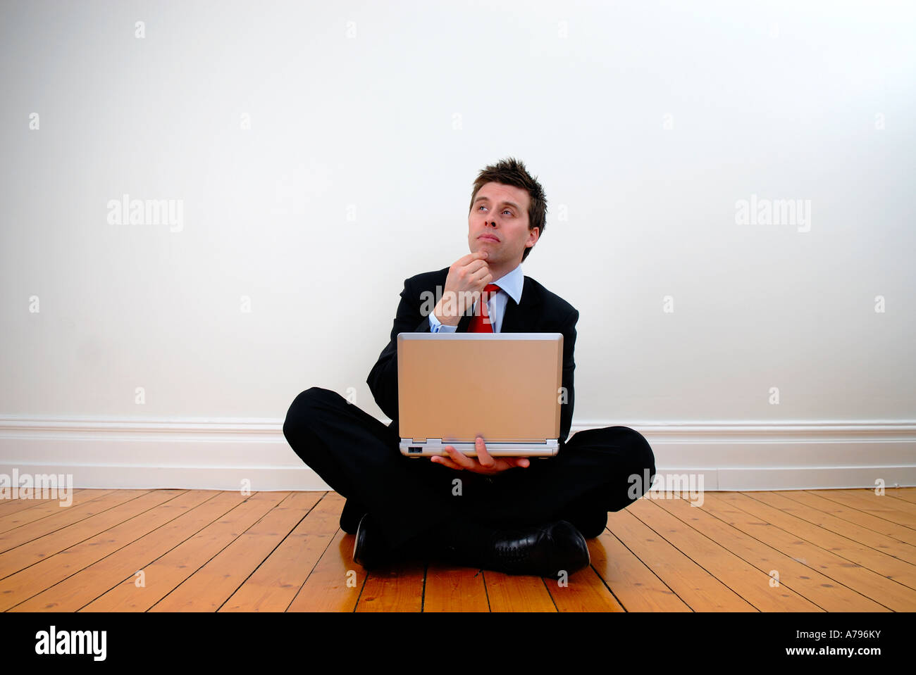 Cross legged or legs crossed hi-res stock photography and images - Alamy