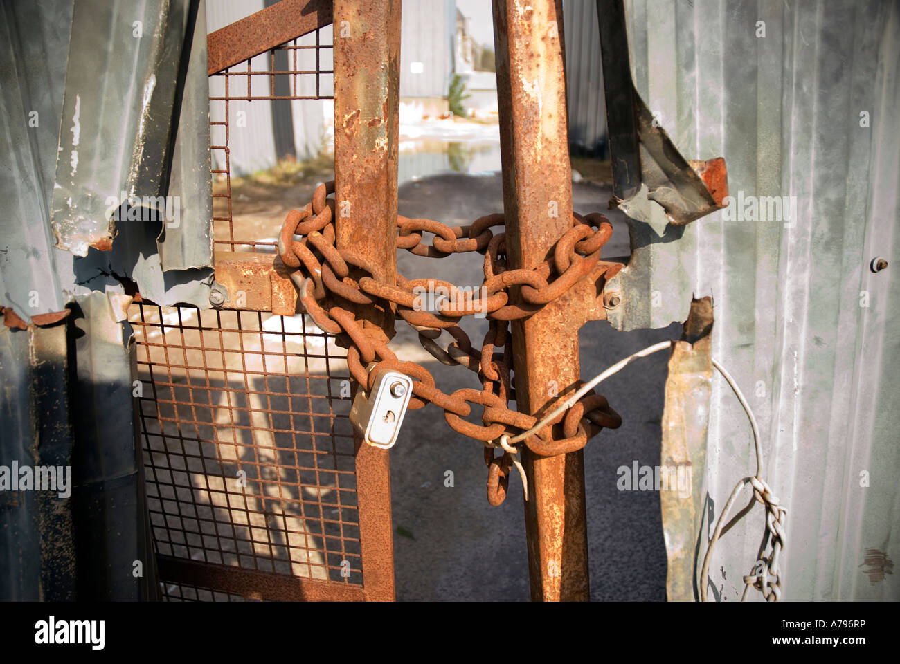 Torn Iron Chain High Resolution Stock Photography and Images - Alamy