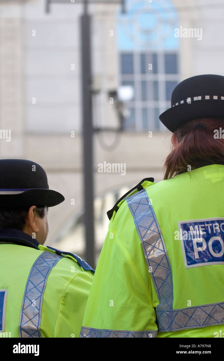 Metropolitan Policewoman and PCSO Stock Photo - Alamy