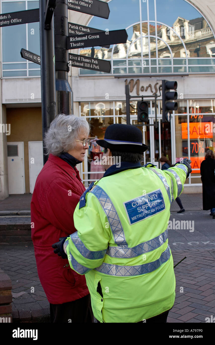 Metropolitan Policewoman and PCSO Stock Photo - Alamy