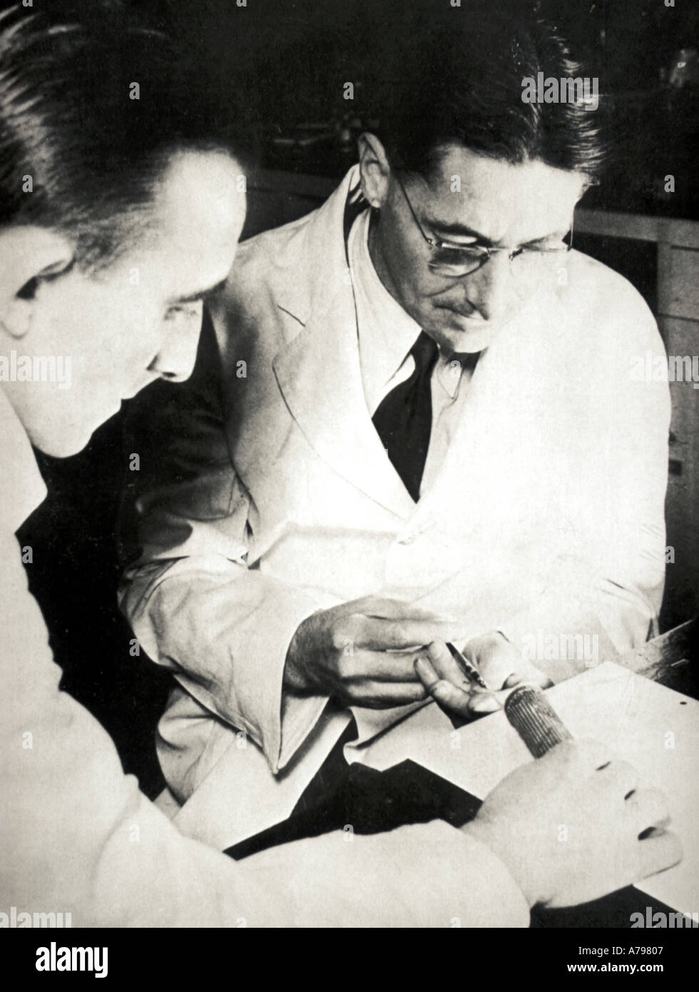 Alexander fleming nobel hi-res stock photography and images - Alamy