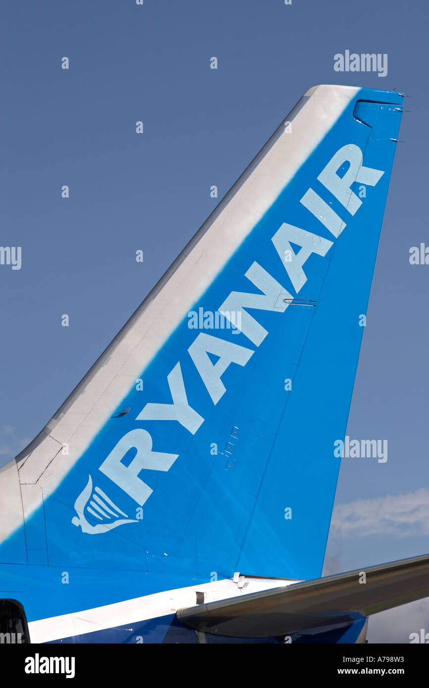 Ryanair aeroplane tail hi-res stock photography and images - Alamy