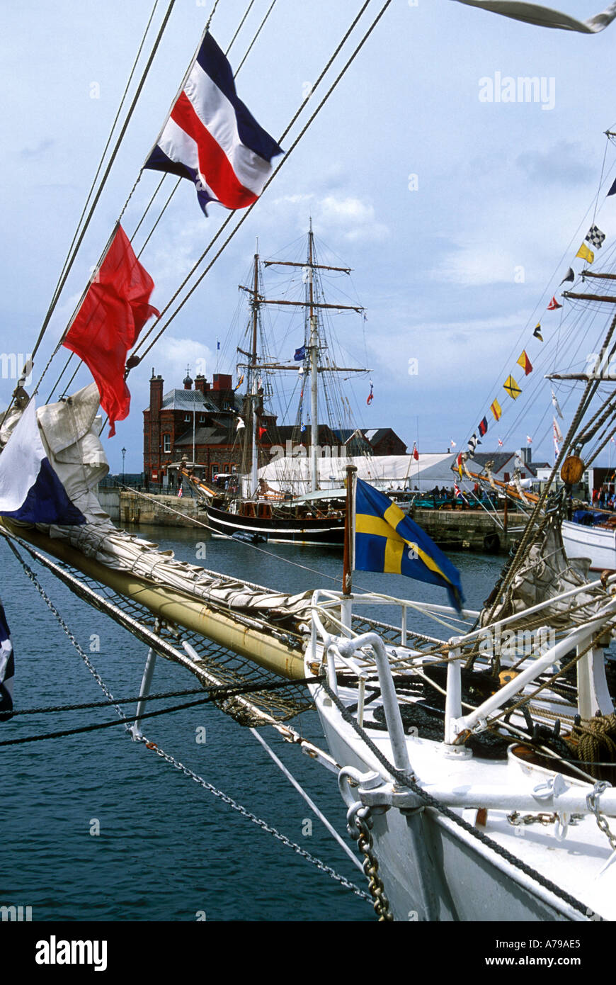 Ships flags hi-res stock photography and images - Alamy