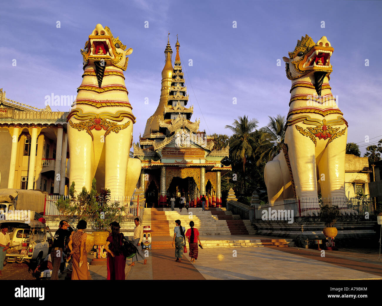 Shwemawdaw Pagoda Pegu Myanmar Stock Photo - Alamy