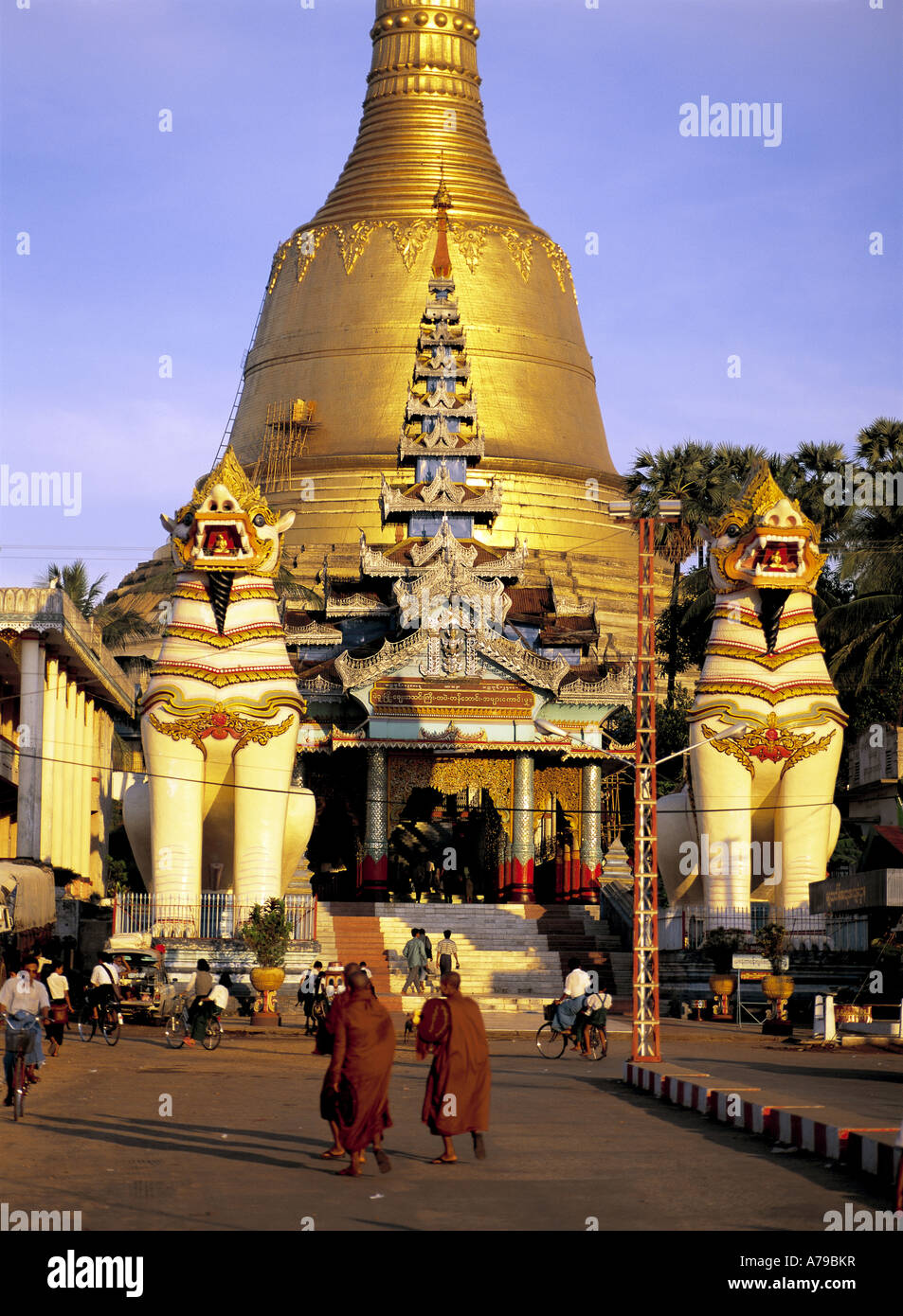 Shwemawdaw Pagoda Pegu Myanmar Stock Photo - Alamy