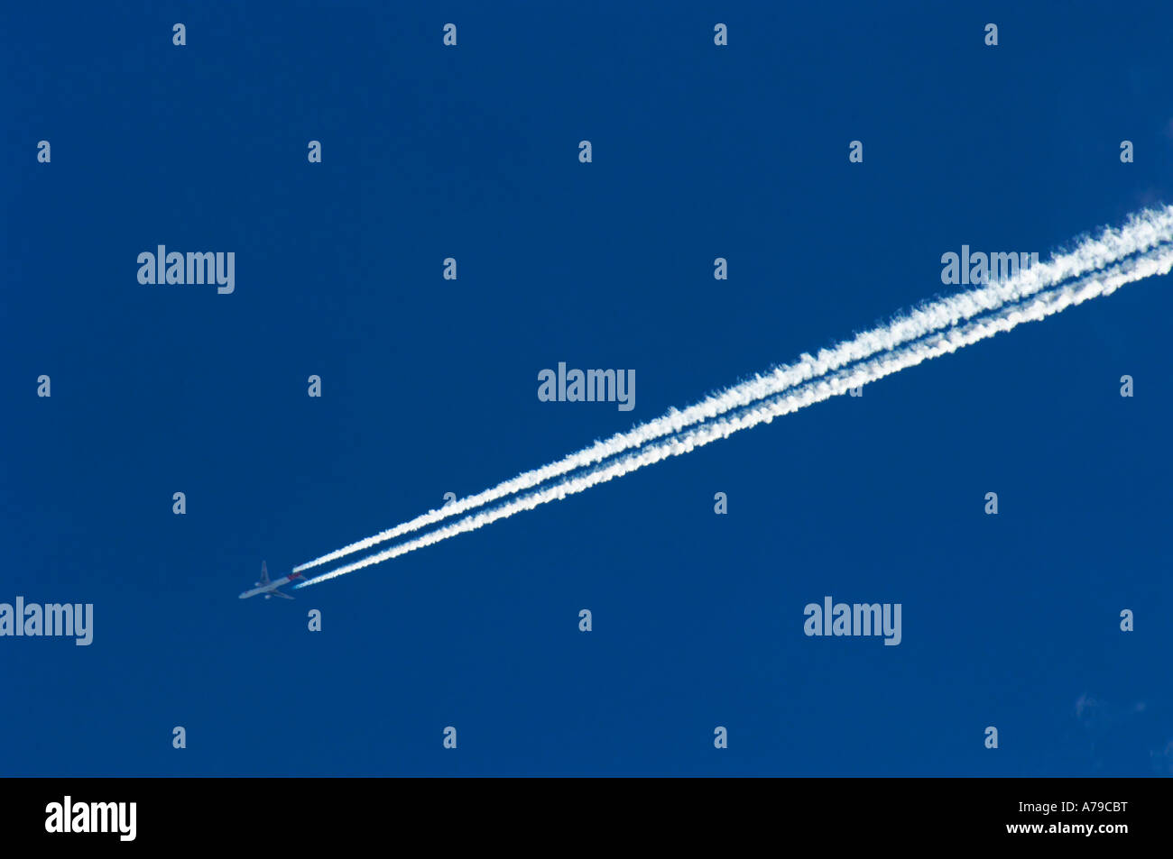 Aircraft cruising hi-res stock photography and images - Alamy