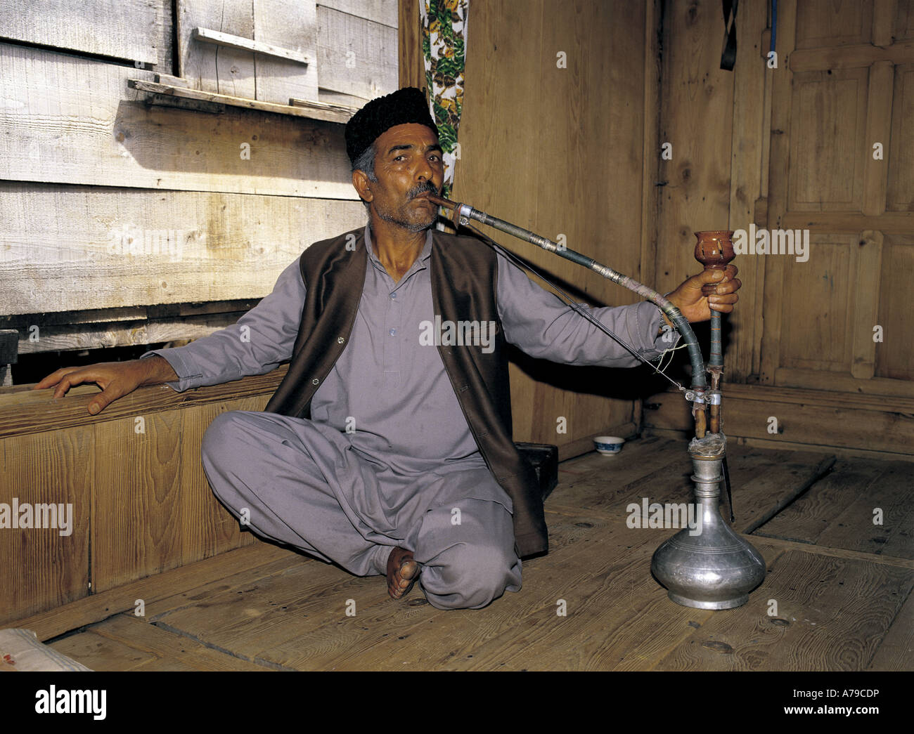 India pipe hi-res stock photography and images - Alamy