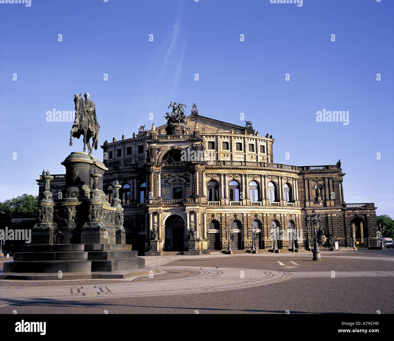 Semper opera house hi-res stock photography and images - Alamy