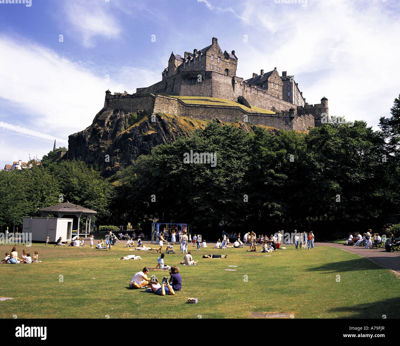 Edinburgh with people hi-res stock photography and images - Alamy