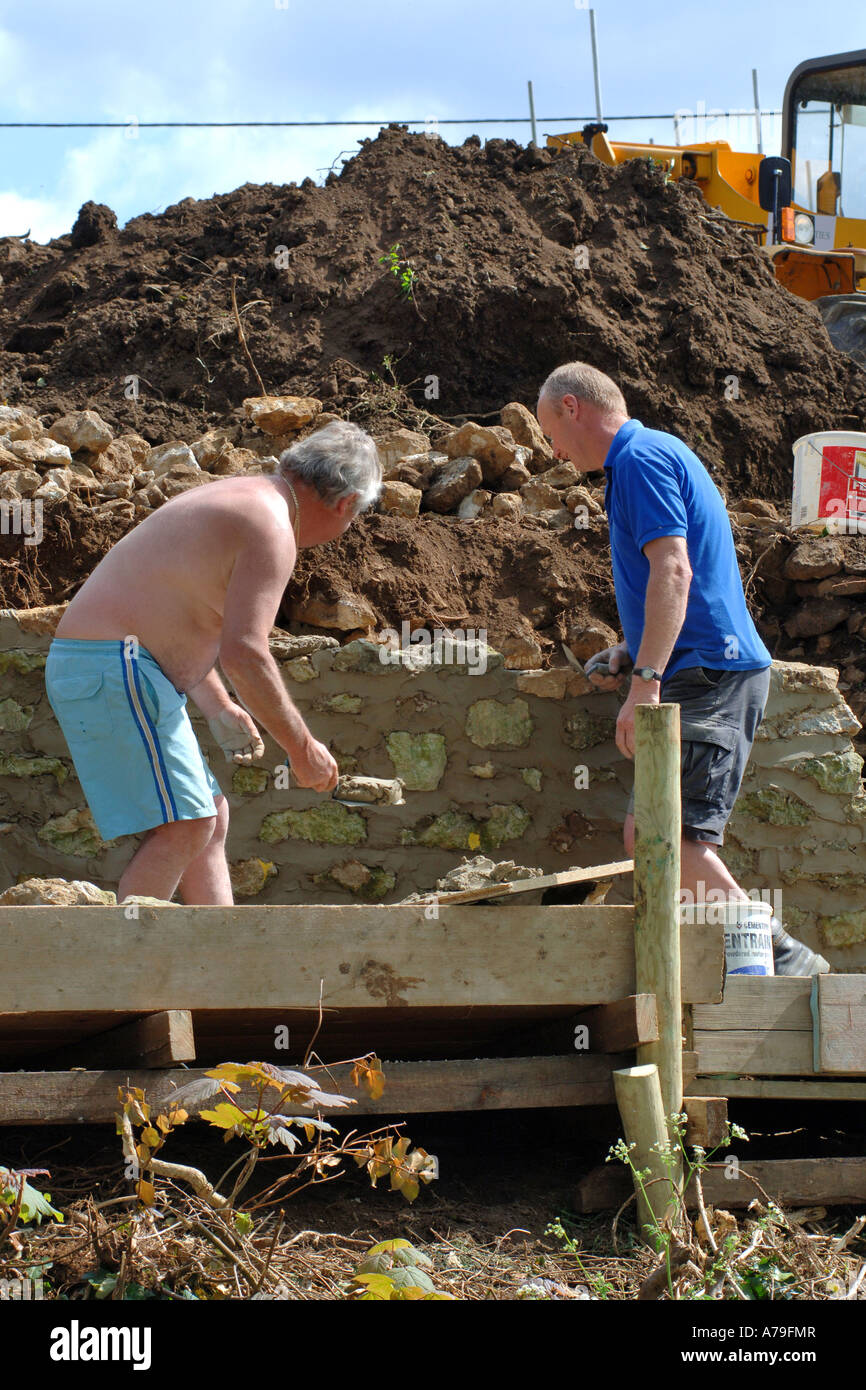 Male bricklayers hi-res stock photography and images - Alamy