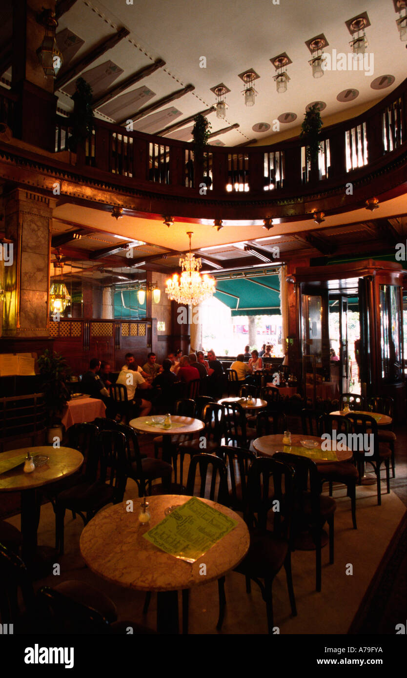 Traditionelles Kaffeehaus Prag Traditional cafe Prague Stock Photo - Alamy