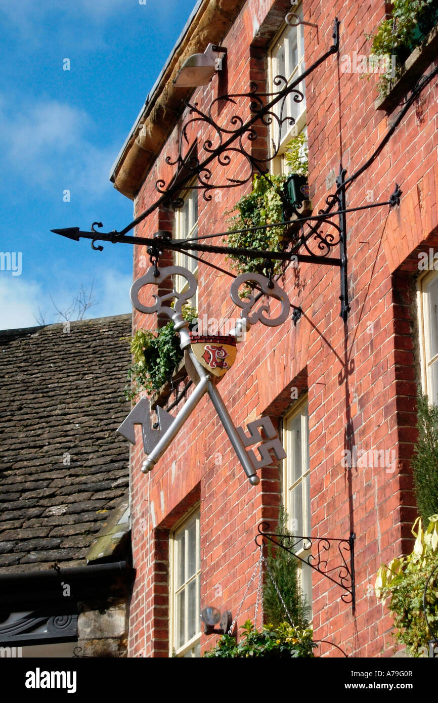 Cross keys bar hi-res stock photography and images - Alamy