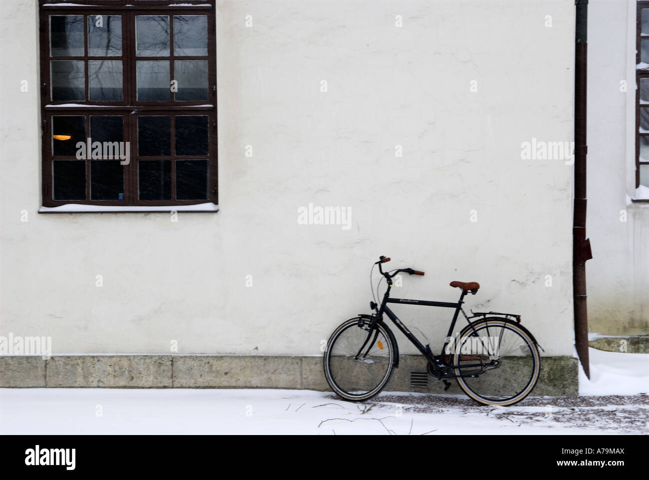 Bike standing against wall Stock Photo - Alamy