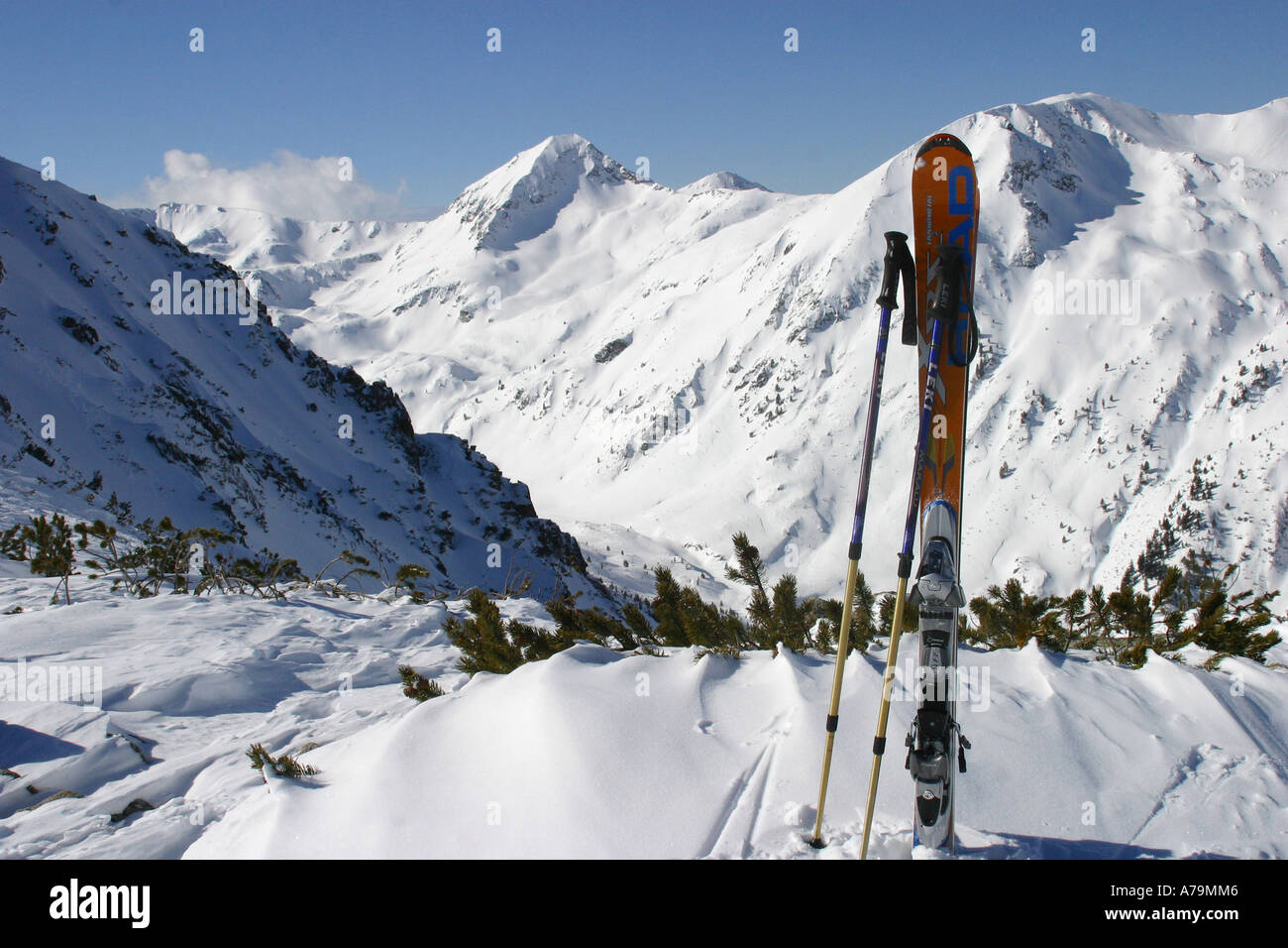Skis stuck in the snow hi-res stock photography and images - Alamy