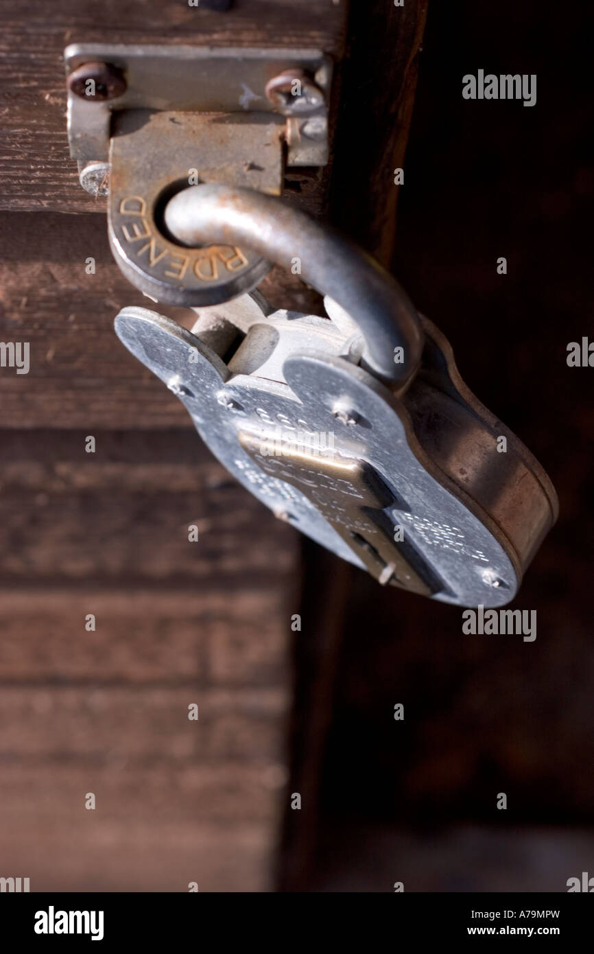 Padlock garden shed security hi-res stock photography and images - Alamy
