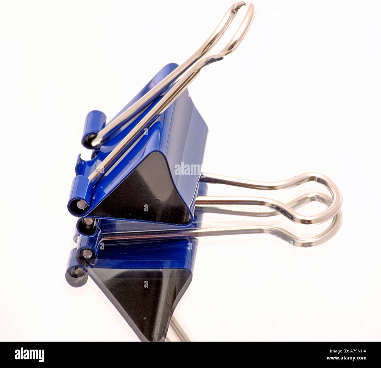Coloured bulldog clips hi-res stock photography and images - Alamy