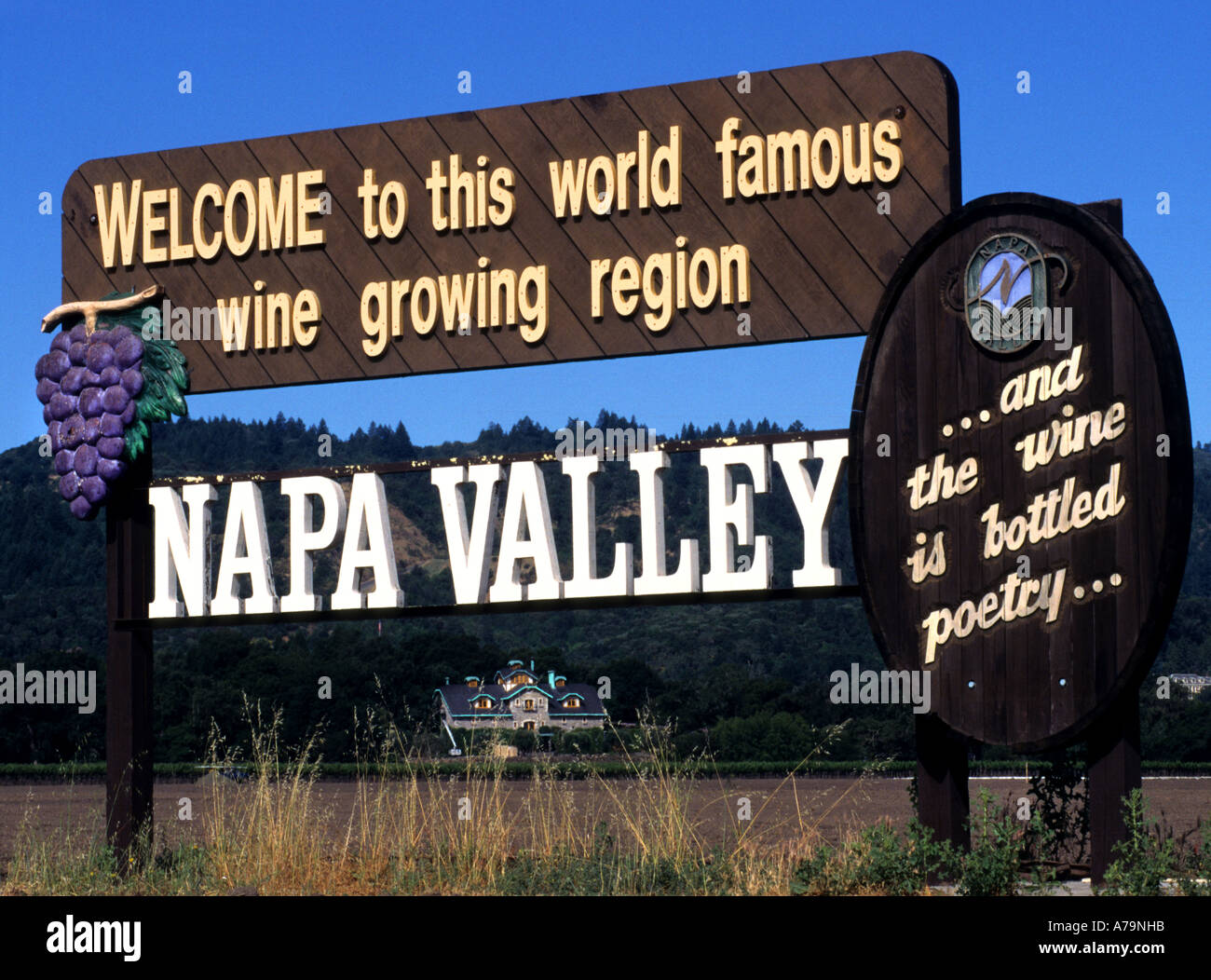 Vintage Wine Estate Napa Valley sign Billboard USA Stock Photo - Alamy